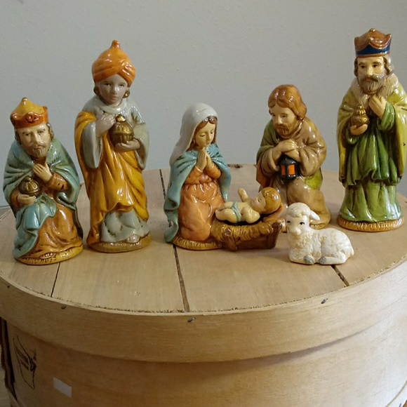 Enesco | Holiday | 982 Enesco A Child Is Born Nativity Ceramic Set ...